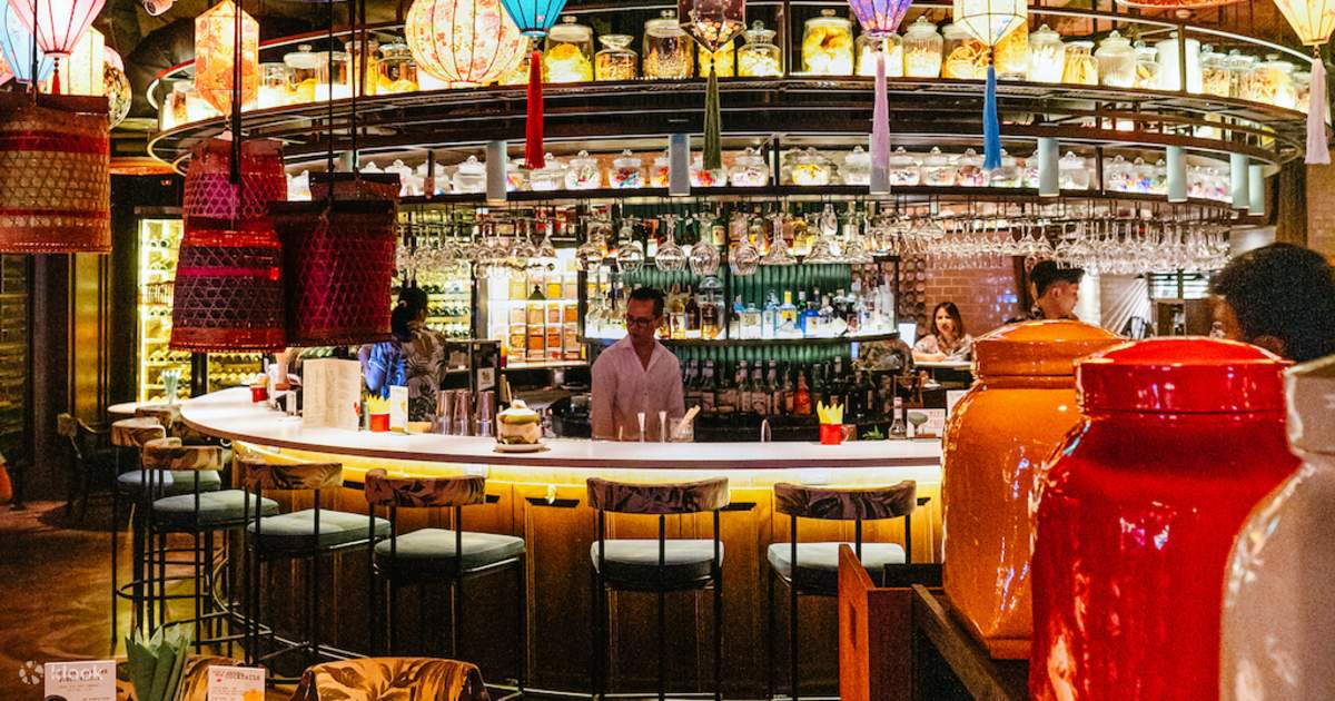 曼谷素坤逸 11 号美居酒店的 Lily Fu 亚洲小酒馆 - Klook客路